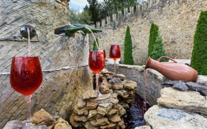 Free Wine Fountain Opens in Italy (24 hours) | This is Italy