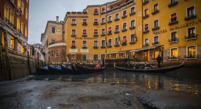 The Famous Canals of Venice Without Water — 8 Photos Worth Seeing ...