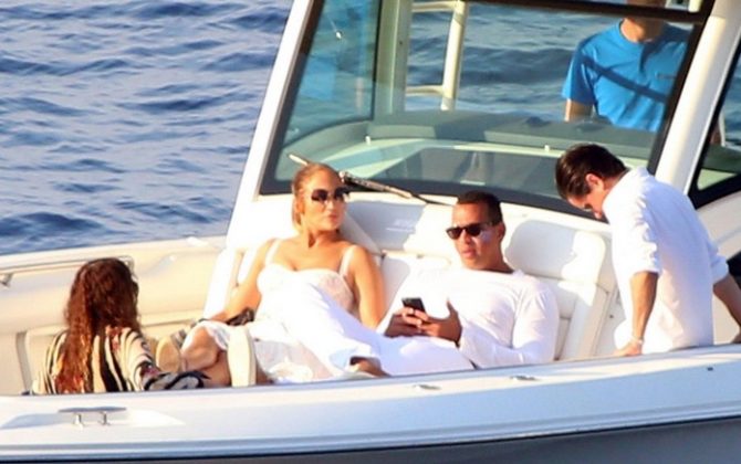 Jennifer Lopez enjoys a Romantic Trip in Capri, Italy