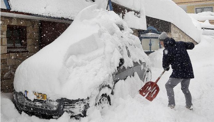 Heavy Snow in Germany, Italy & Greece causes Chaos for travellers in ...