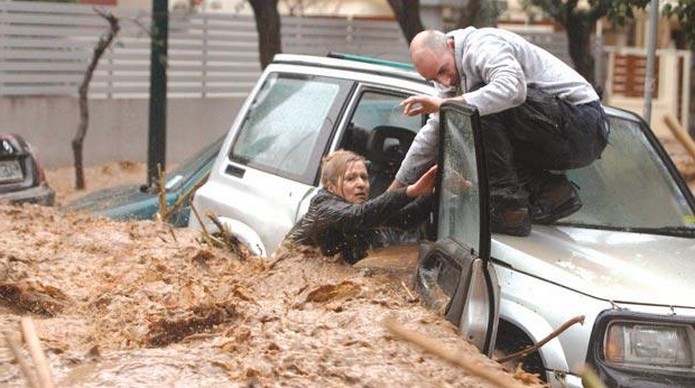 Torrential Rain Floods Rome again (2/12/2019) – Many people were Stuck ...