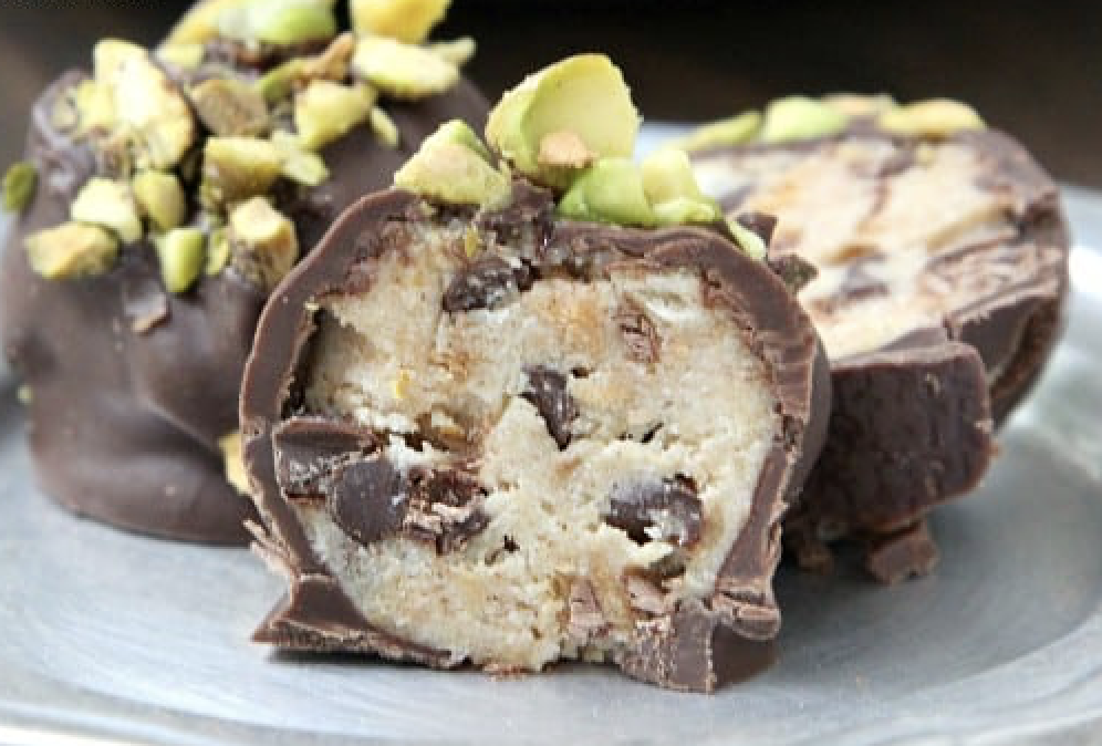 Recipe: Cannoli Cream Chocolate Truffles | This is Italy