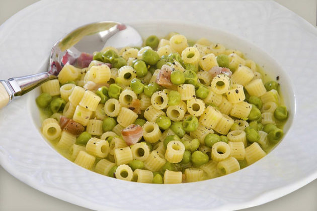 Pasta with peas: Italian Calabrian recipe | This is Italy