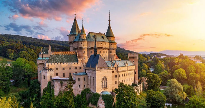 13 Most Enchanting Castles in the World - Page 11