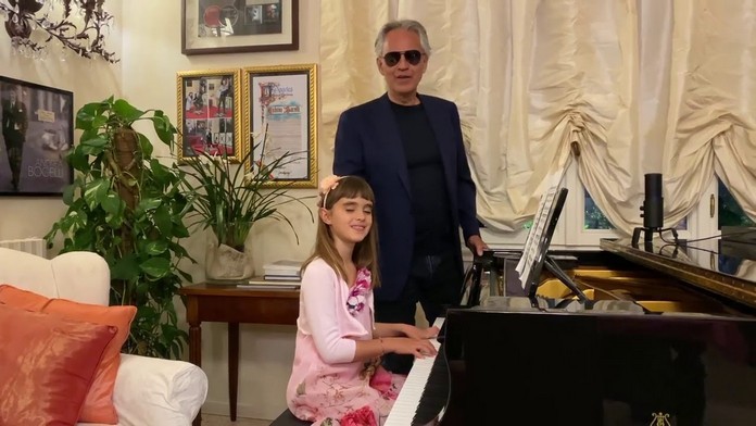 Andrea Bocelli & his daughter Virginia Bocelli on piano – Ich Liebe ...