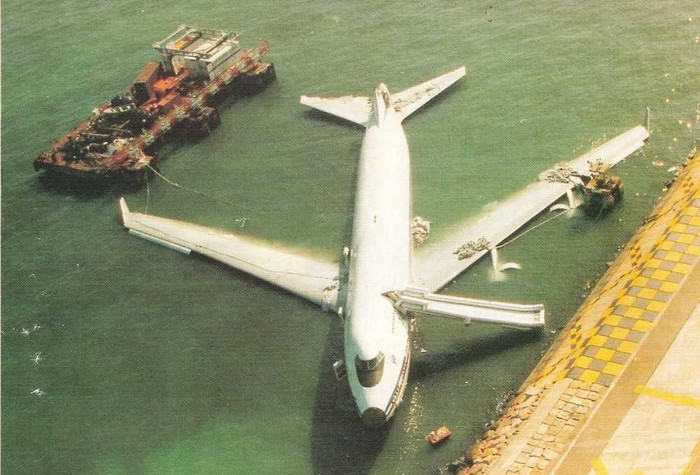 Top 10 Greatest Emergency Plane Landings - Page 7