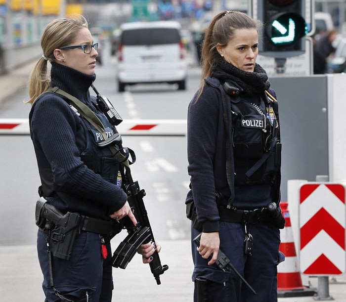 Top 9 Most Beautiful Female Officers in The World | This is Italy | Page 4